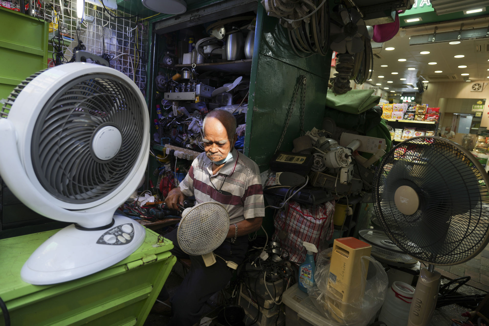 Hong Kong logs hottest day of year so far as maximum temperature at ...