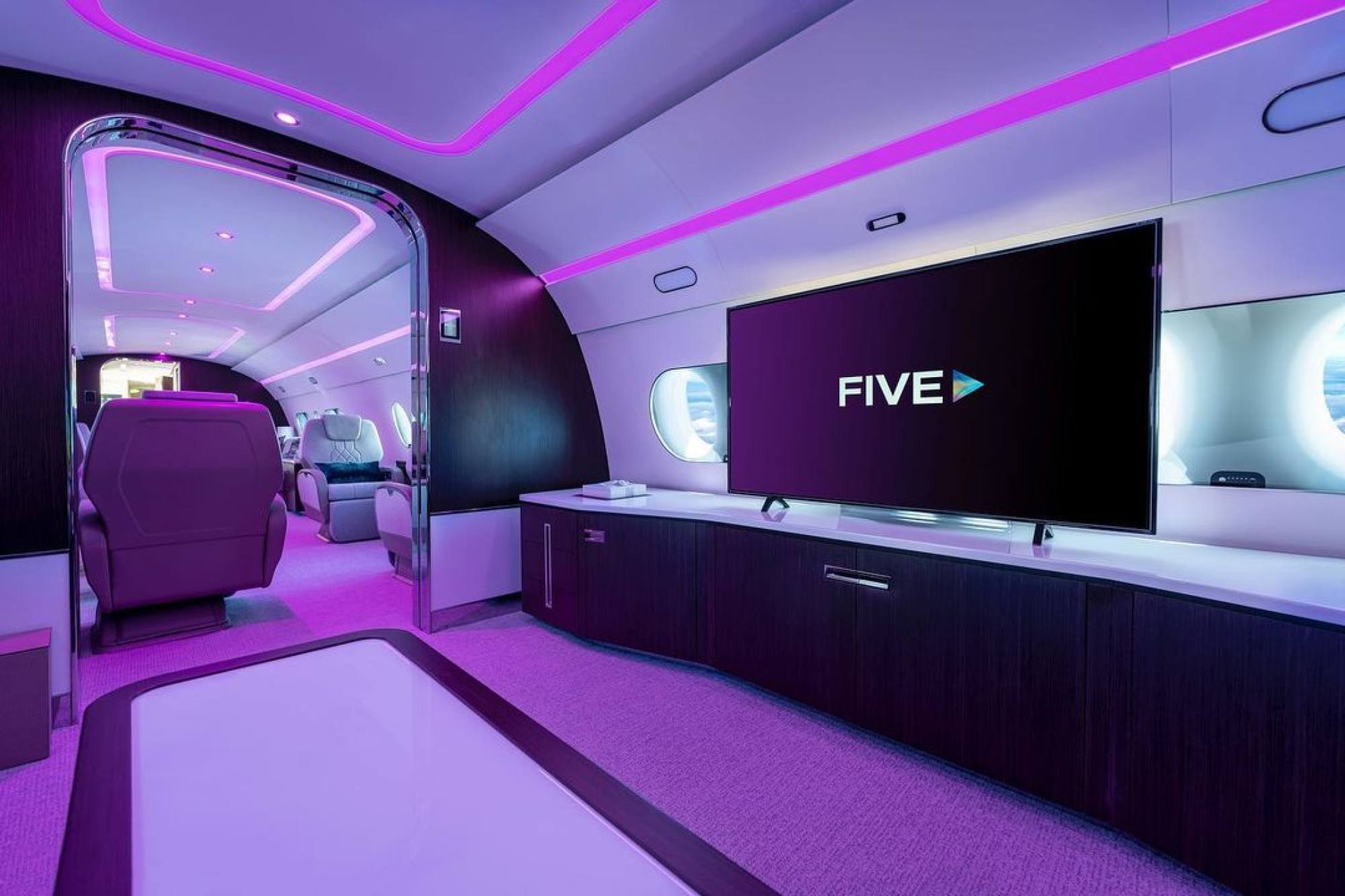 Inside Dubai’s new private jet that hosts parties in the sky: Fly Five ...