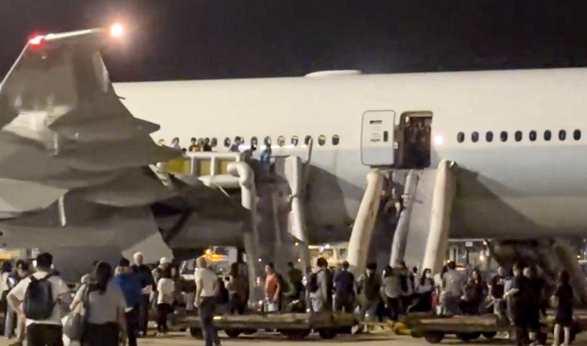 Hong Kong’s Cathay removes pilots and aircrew from flight duties after ...