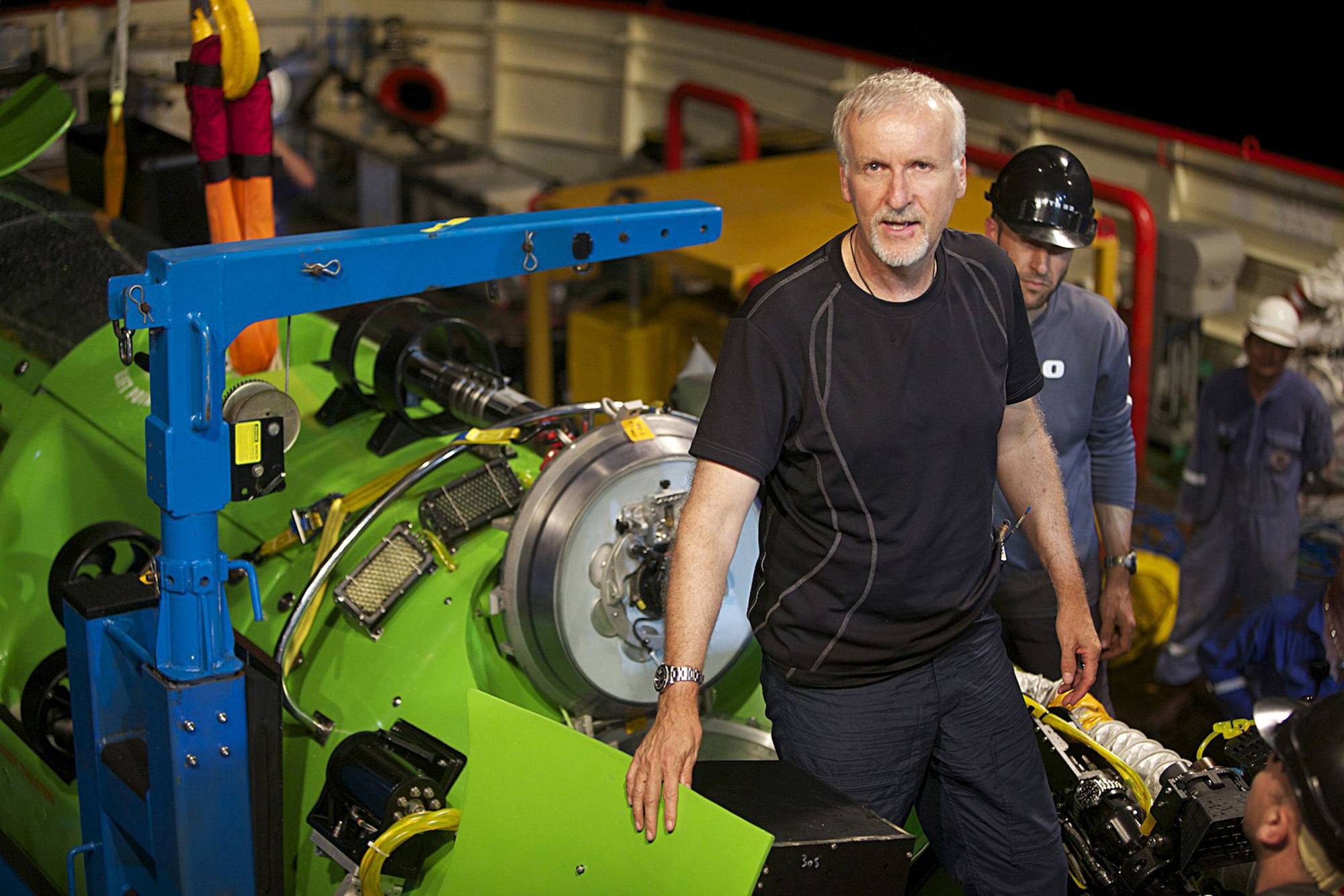 How James Cameron makes and spends his incredible fortune: the ...