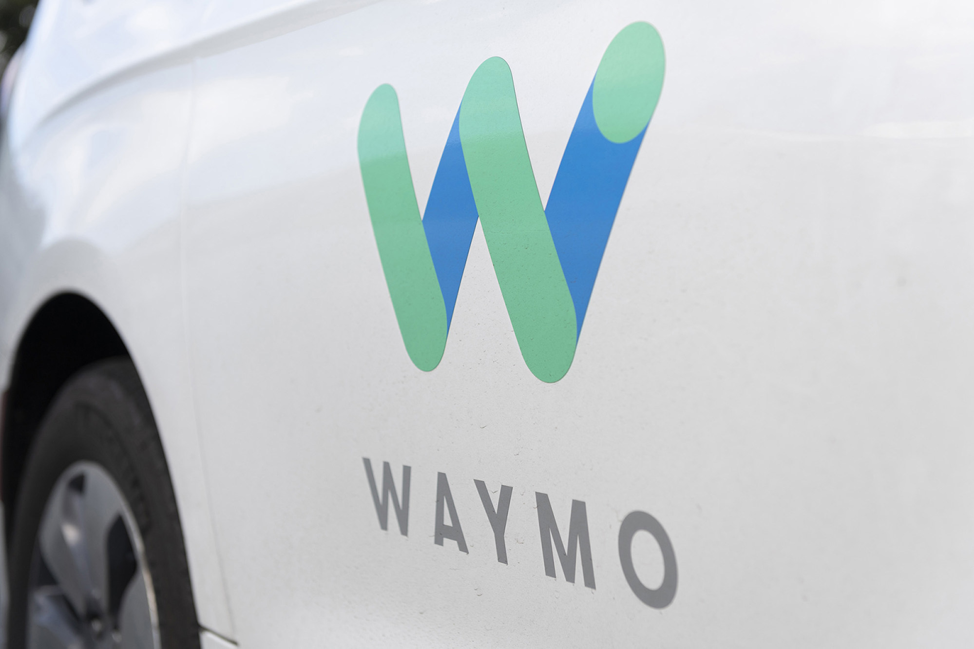 San Francisco’s race for robotaxis cleaves sharp divide over safety ...