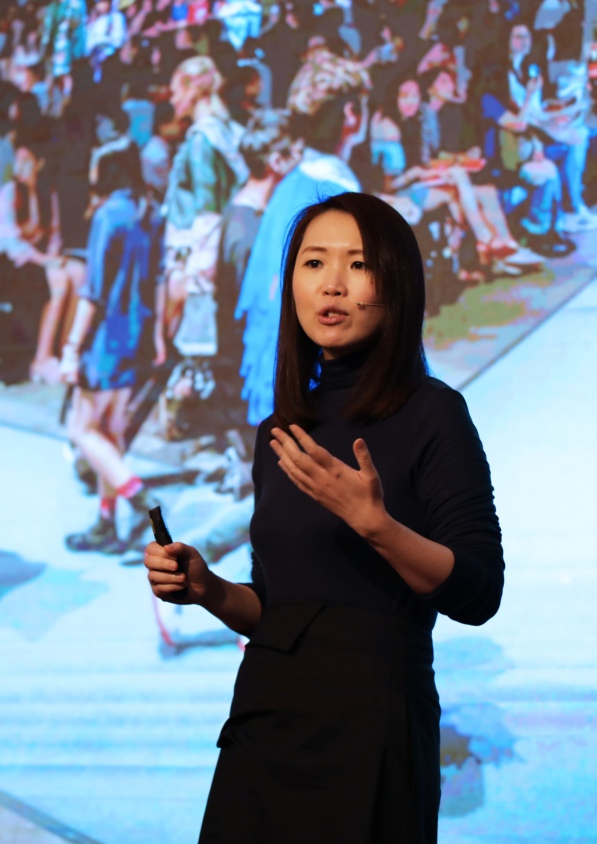 Colour-changing AI textile used in fashion brand’s Milan show and ...