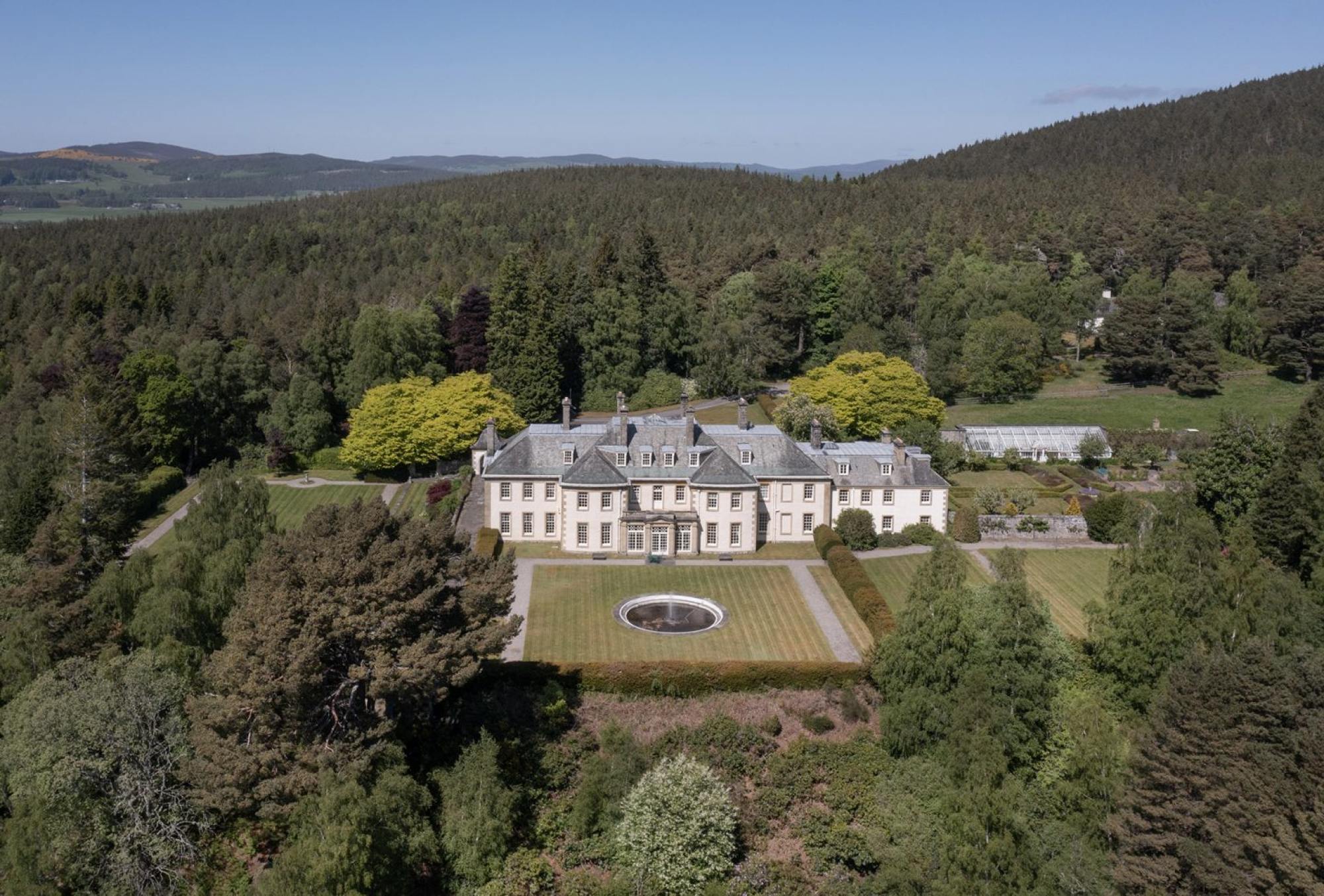 Bob Dylan’s idyllic Scottish mansion is up for sale for US$4 million ...