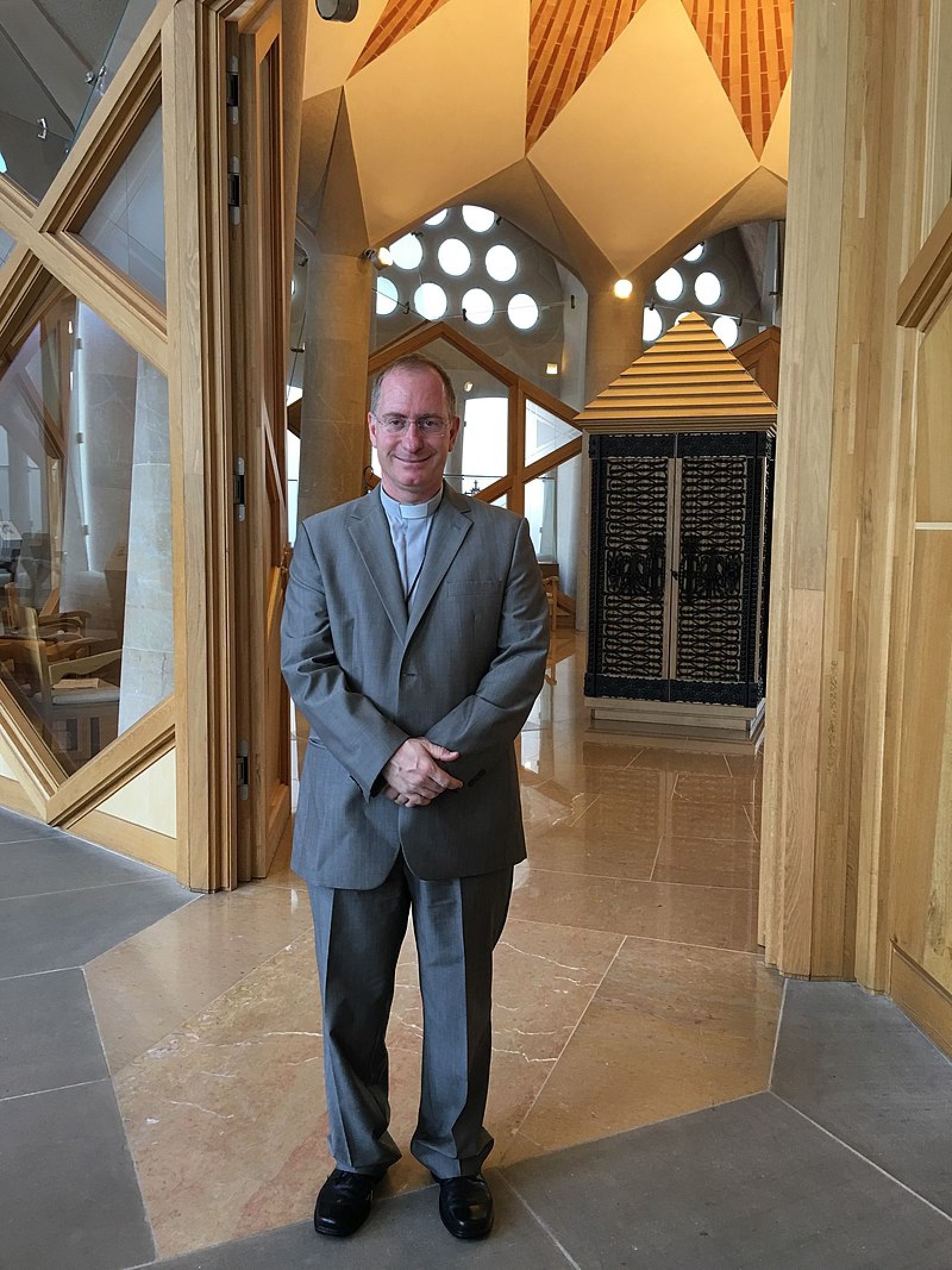 How Europe’s famous churches are balancing tourist herds with the needs ...