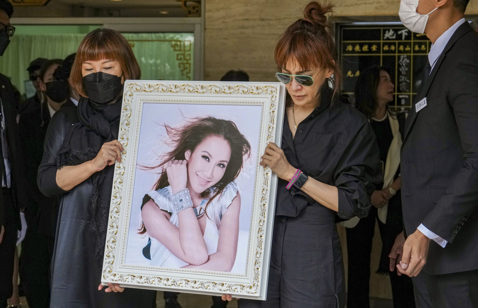 Angry fans confront late Hong Kong pop diva Coco Lee’s husband Bruce ...