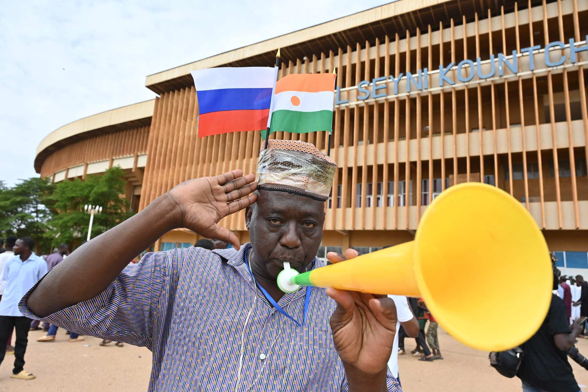 Niger’s junta shuts airspace as deadline passes, warns of attack by ...