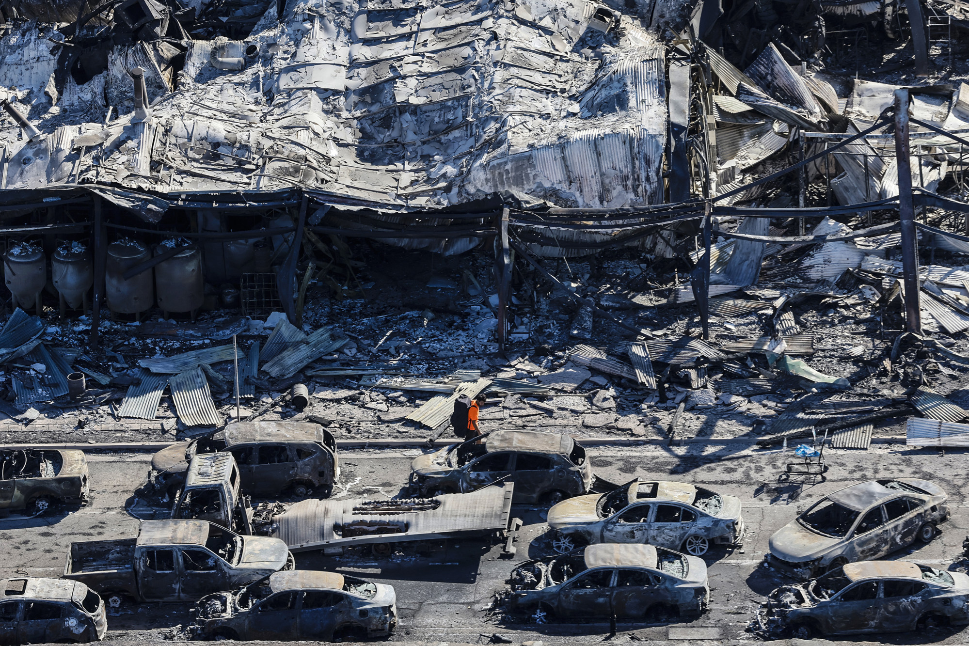 Anger as Hawaii wildfire death toll climbs to 80; residents confront ...