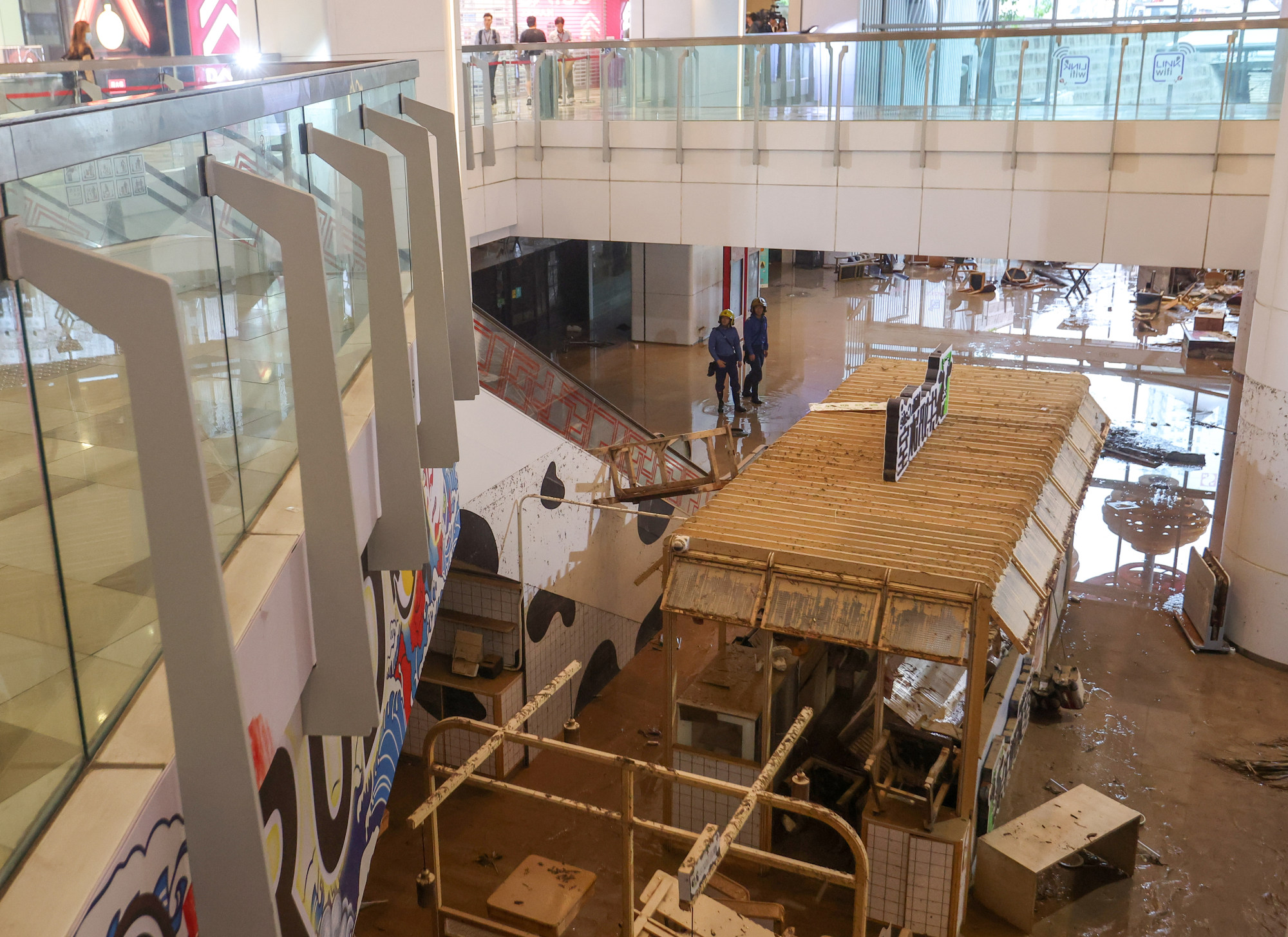 Hong Kong flood aftermath: retailers call for shopping centre operators ...