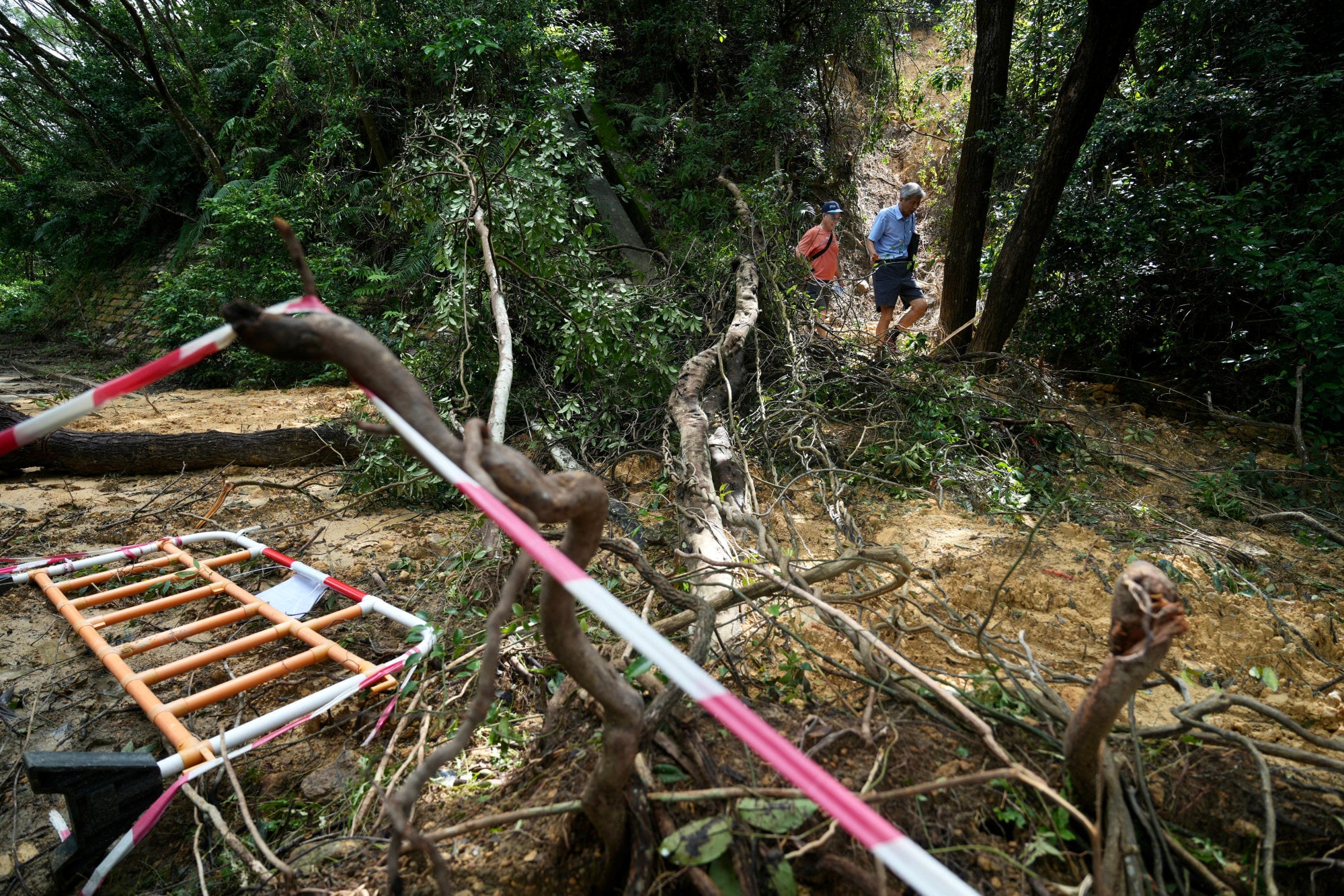 Hikers defy safety warnings at Hong Kong’s country parks, venture ...