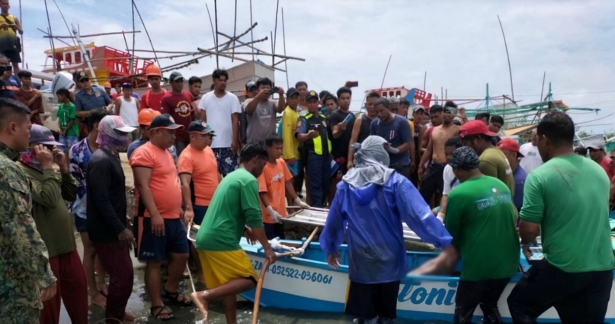 South China Sea: 3 Filipino fishermen die near Scarborough Shoal after ...
