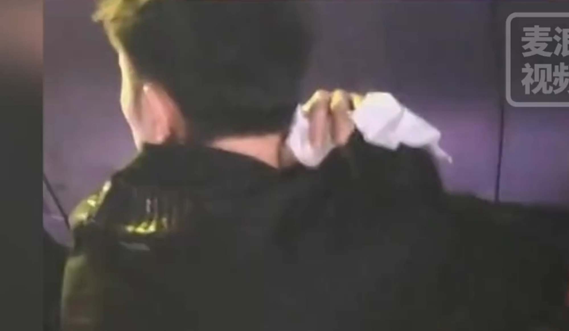 Assault on women by drunk man in China after refusing to share contact ...