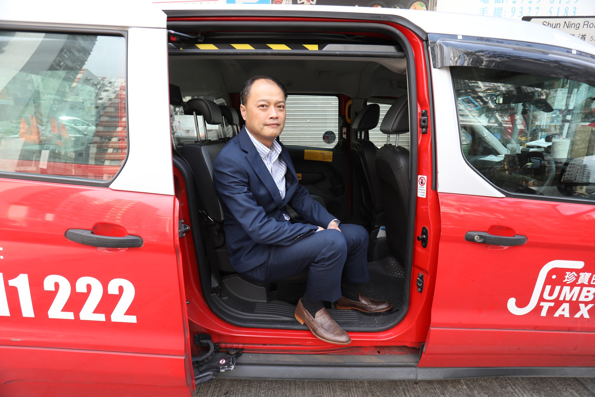Hong Kong cabbies call plan for premium taxi fleet unfair to small ...