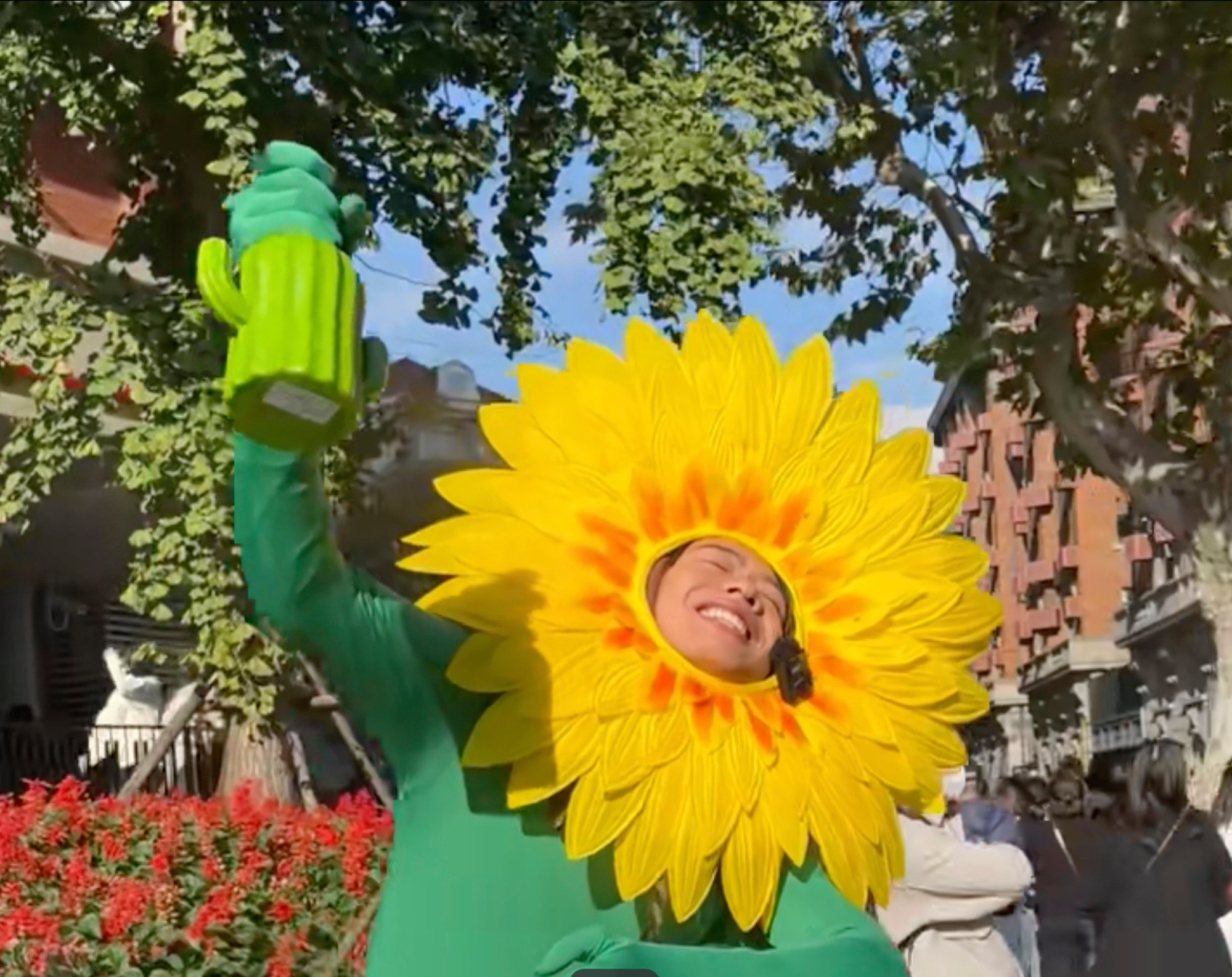 Quirky China: man in shop kills rat with bare hands, spicy grilled ice ...