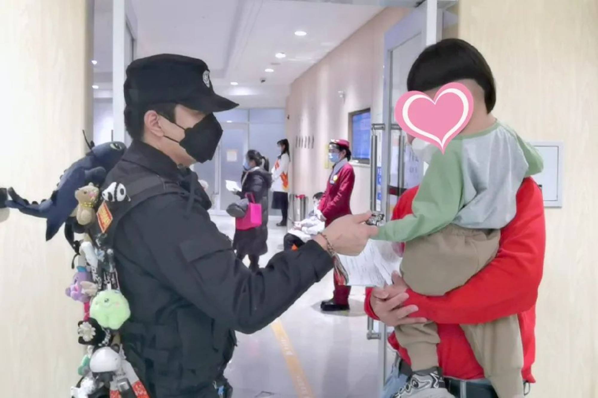 ‘Toy swordsman’: security guard at China hospital attaches small toys ...