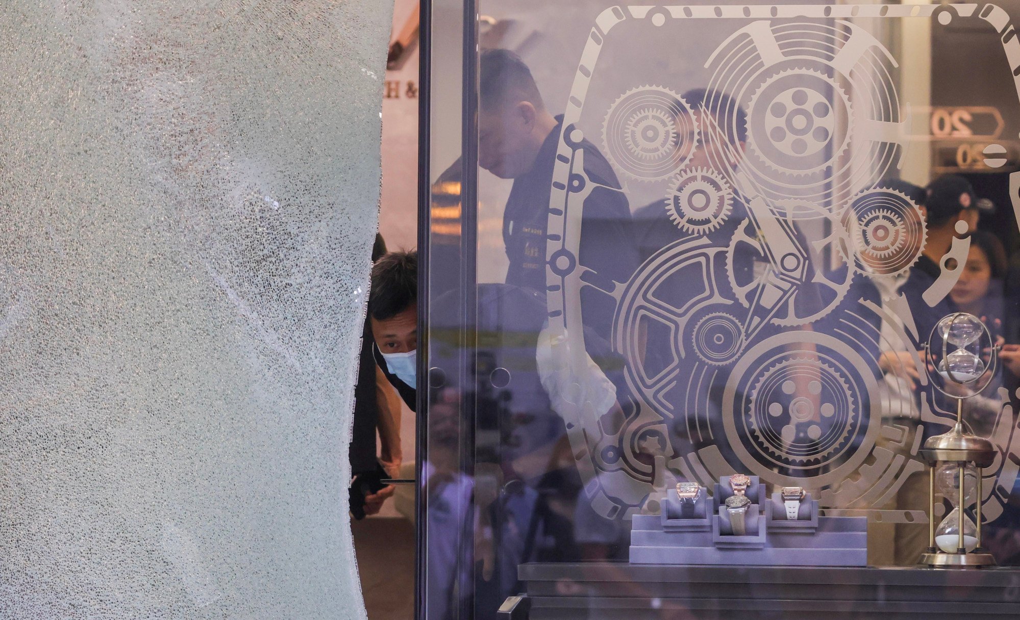 Hong Kong Police Arrest 2 Suspects Behind Hk 40 Million Luxury Watch