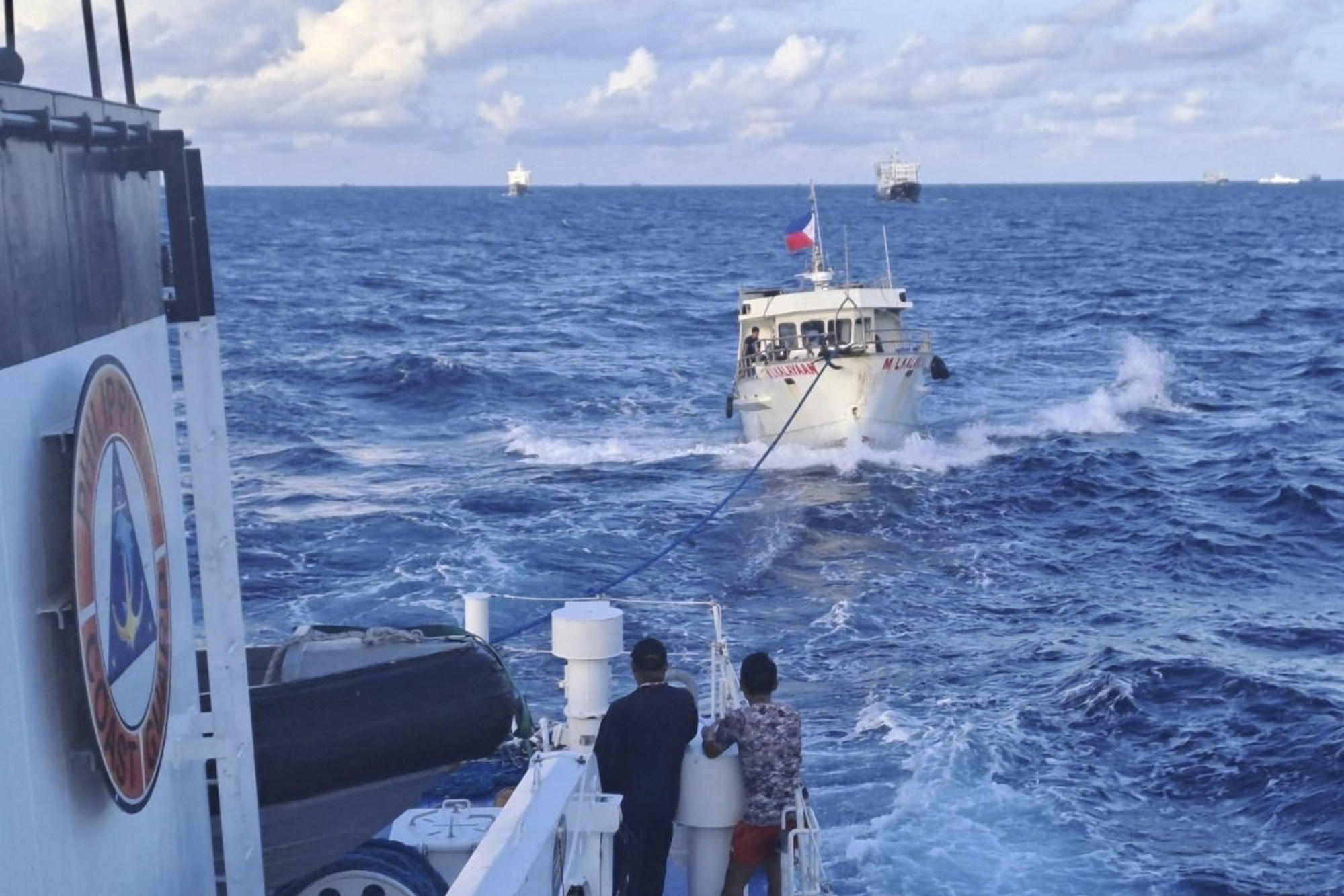 Hong Kong’s Christmas exodus, China divides Philippine elite: 5 weekend ...
