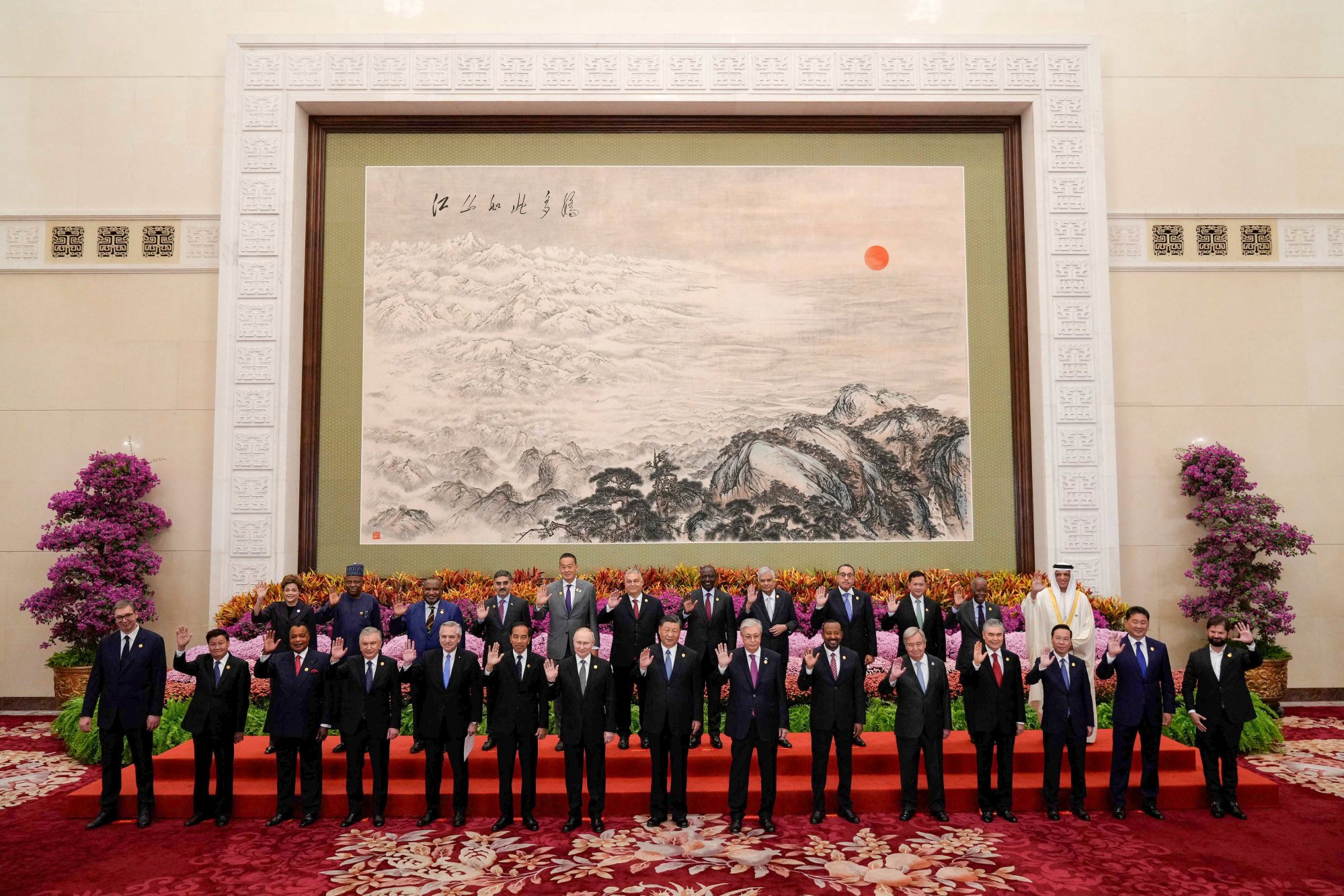 New photos displayed in Chinese President Xi Jinping’s office during ...