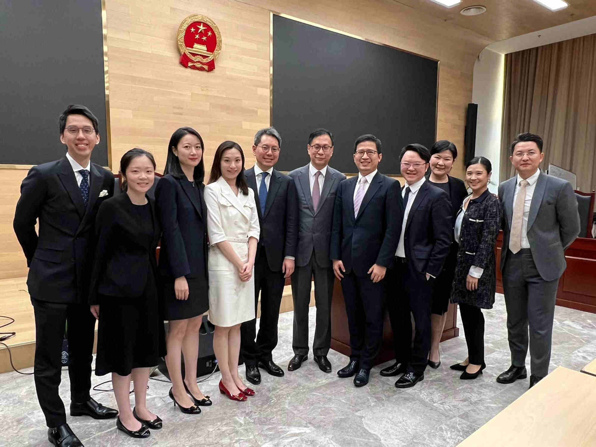 Hong Kong Bar Association re-elects Victor Dawes as chairman for third ...