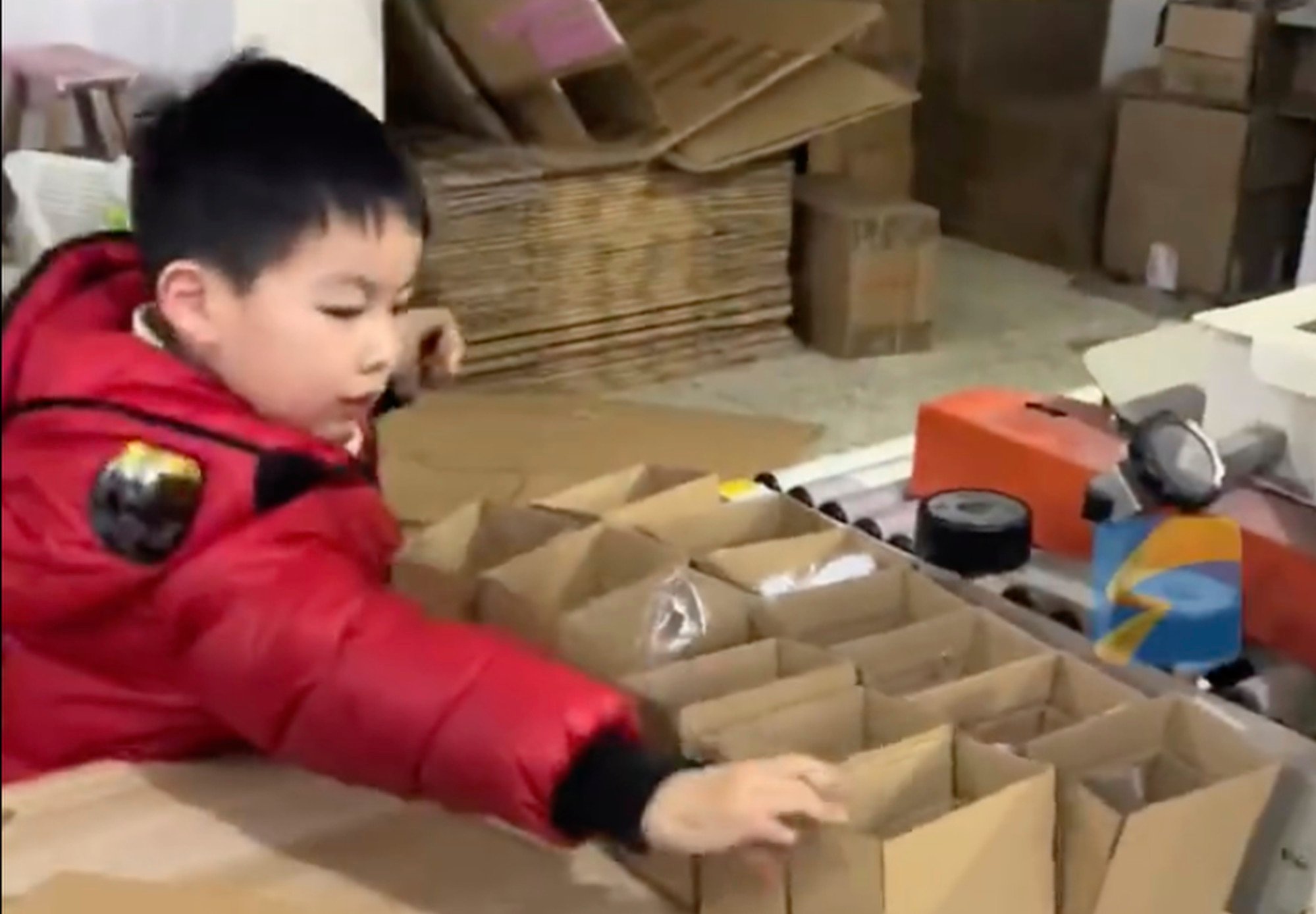 ‘Packing genius’: China kindergarten boy, 6, who deftly packs e ...