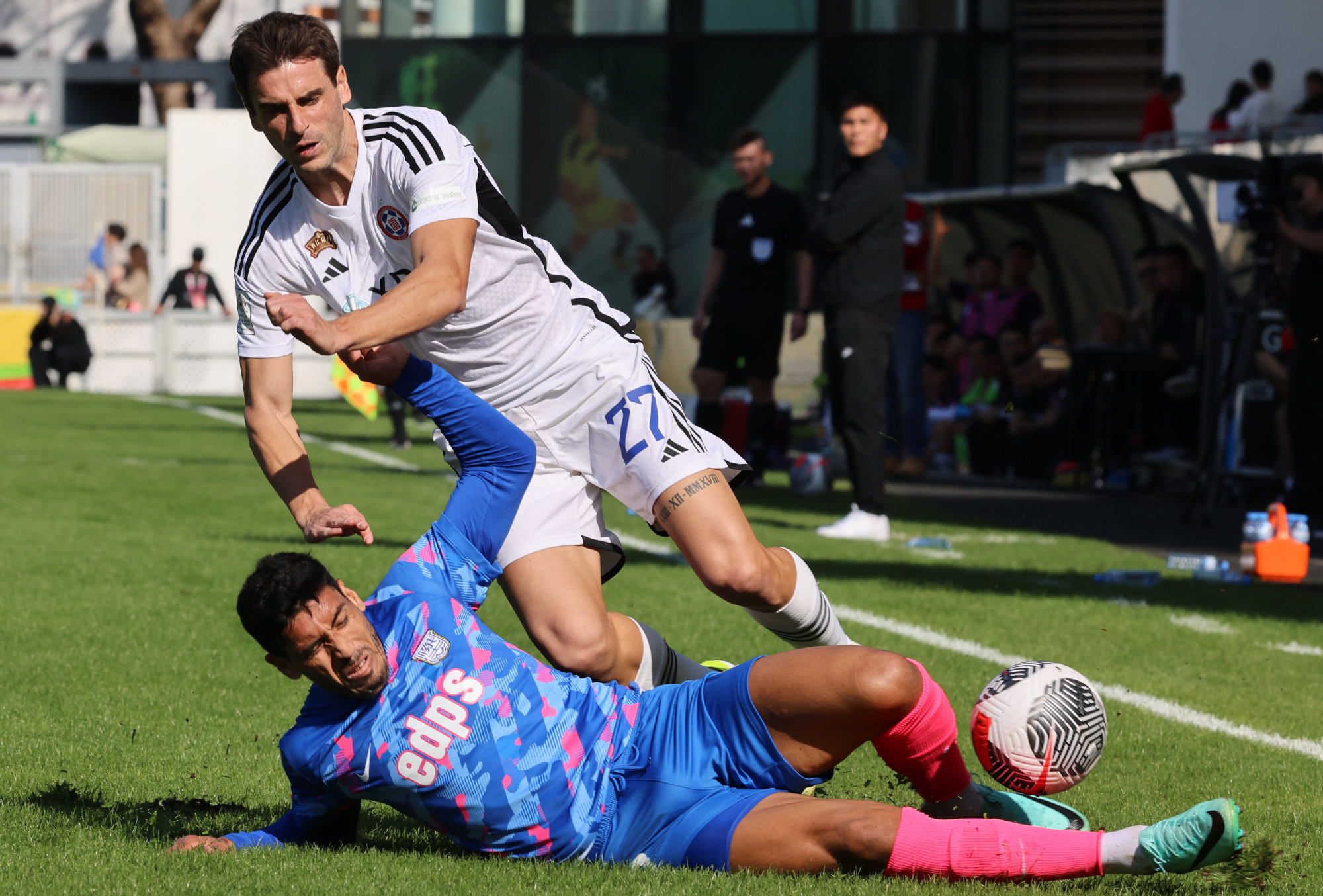 Kitchee win dramatic Hong Kong Senior Shield final featuring three red ...
