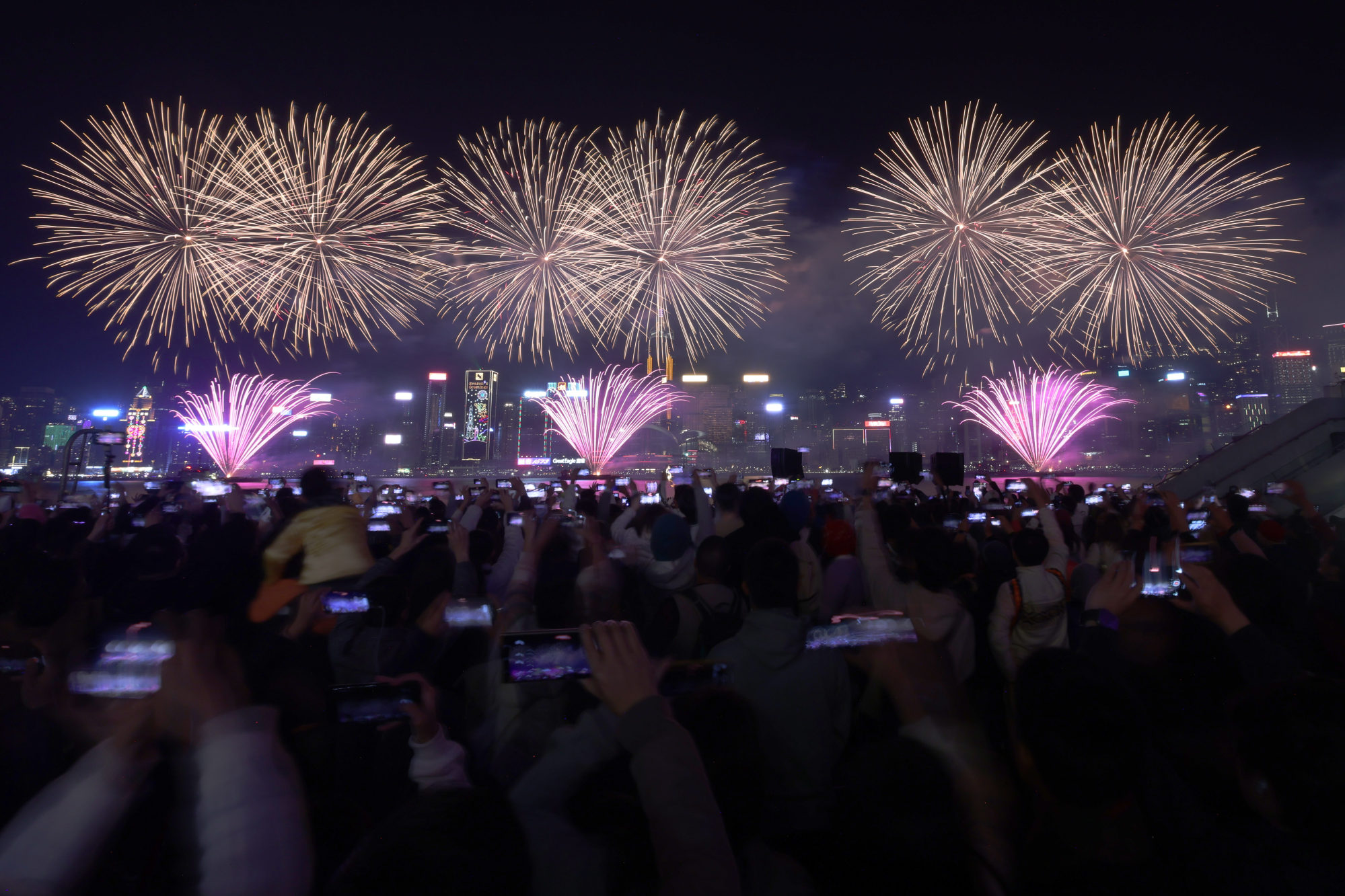 Hong Kong Lunar New Year fireworks: dragon pyrotechnics wow 338,000 ...