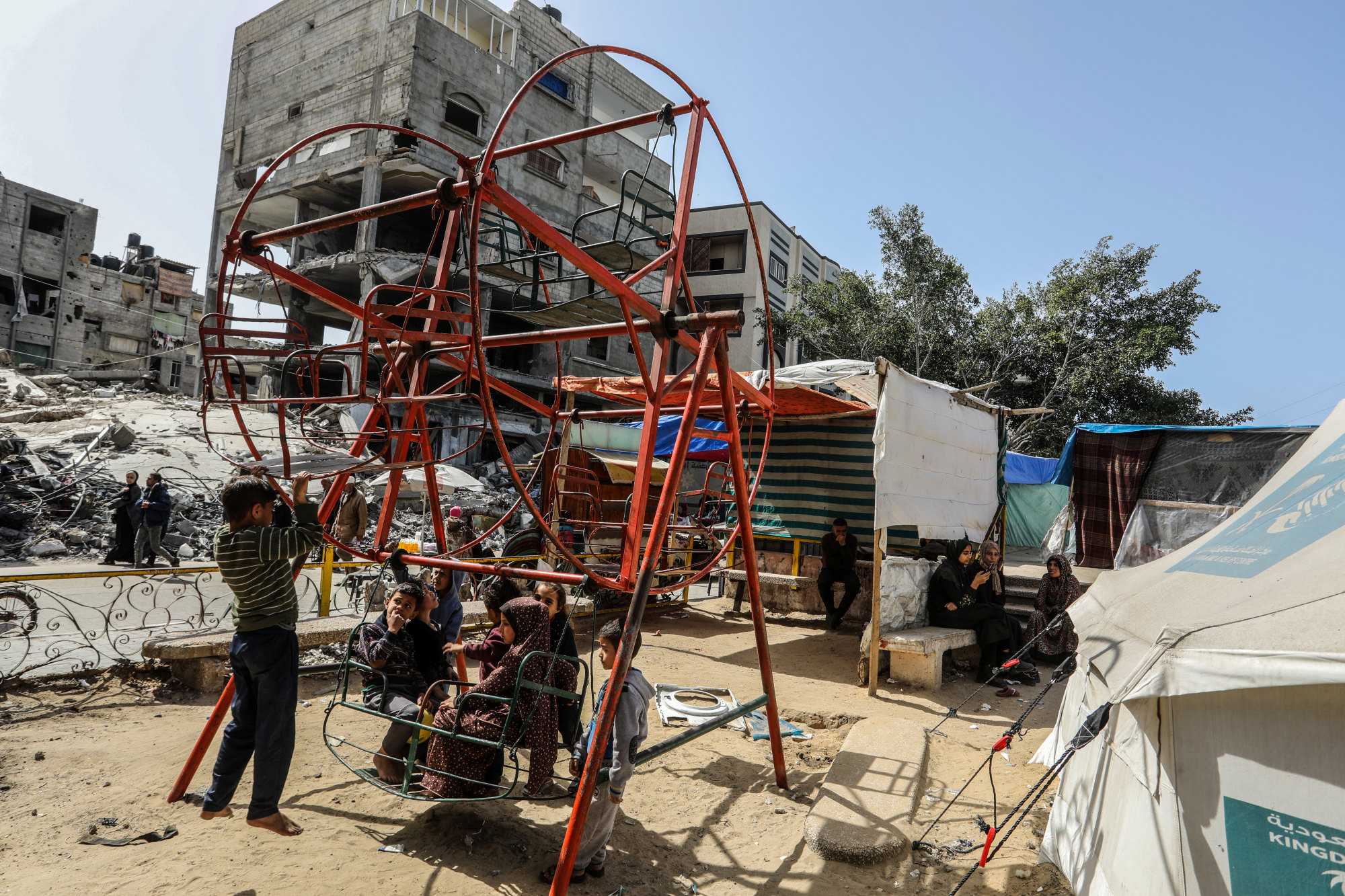 Israel-Gaza war: US vows to plough on with Gaza airdrops despite deaths ...