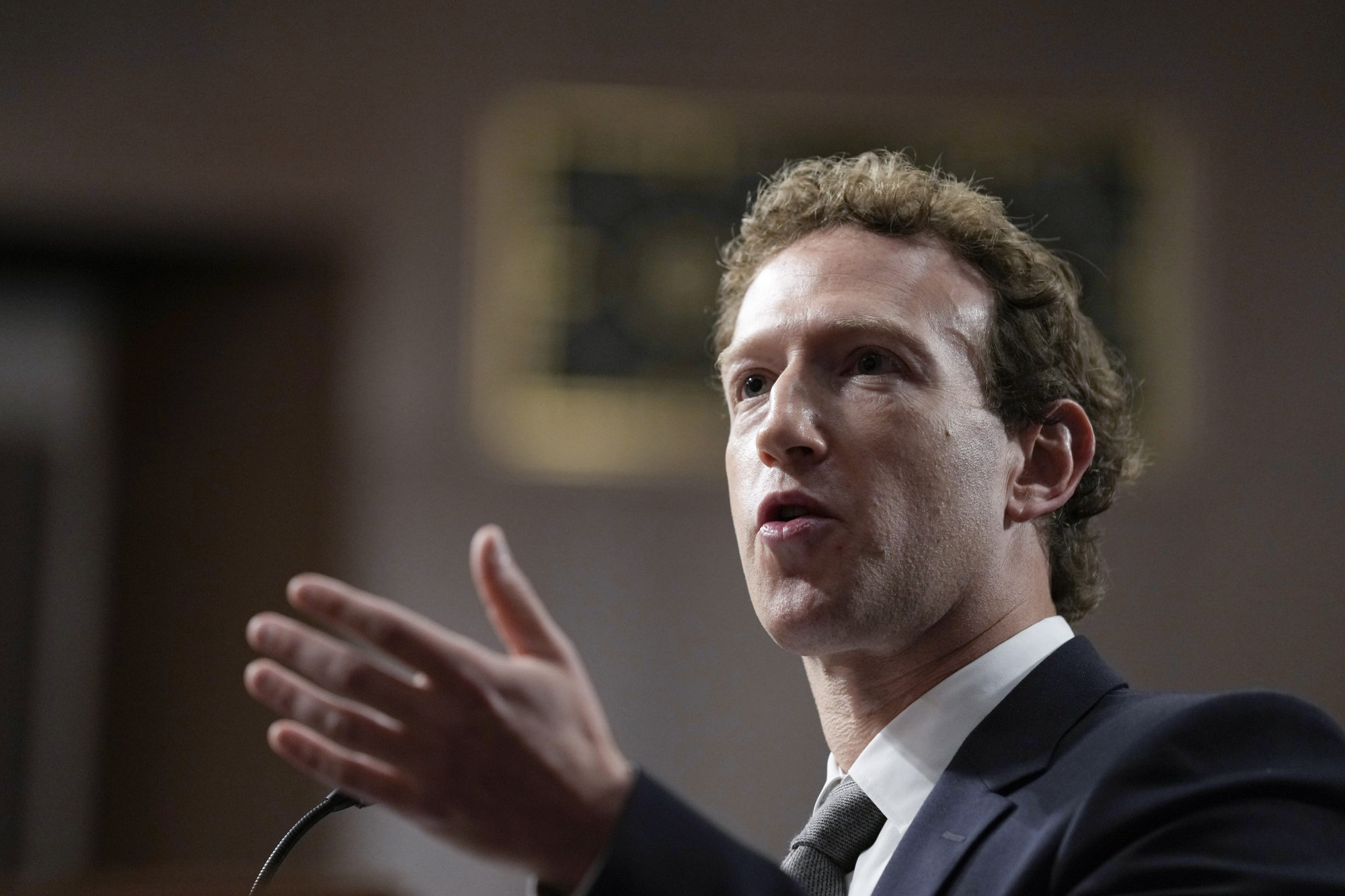 Why are Mark Zuckerberg and Tim Cook feuding? From Cambridge Analytica ...