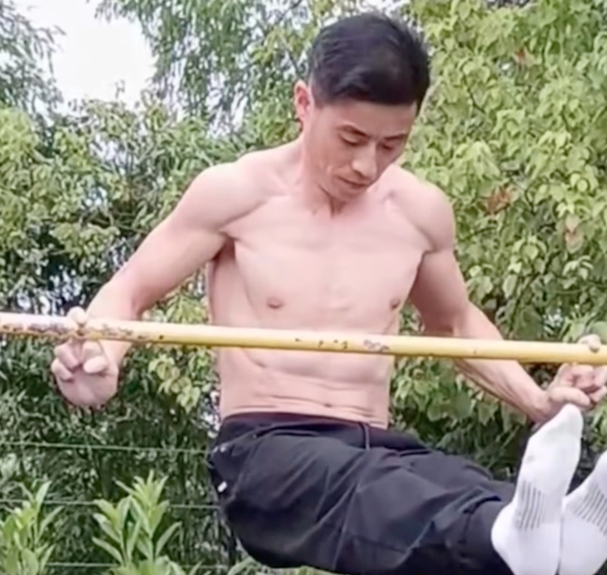 50-year-old Chinese fishmonger gets 8-pack abs in just five years with ...