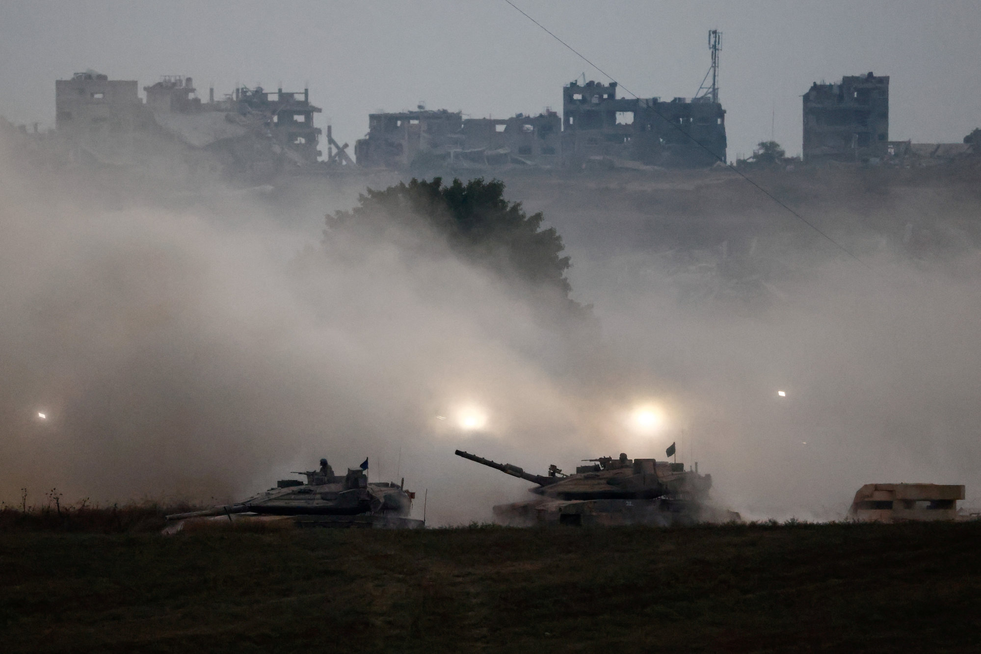Israeli tanks storm Gaza City districts, residents report heavy fire ...