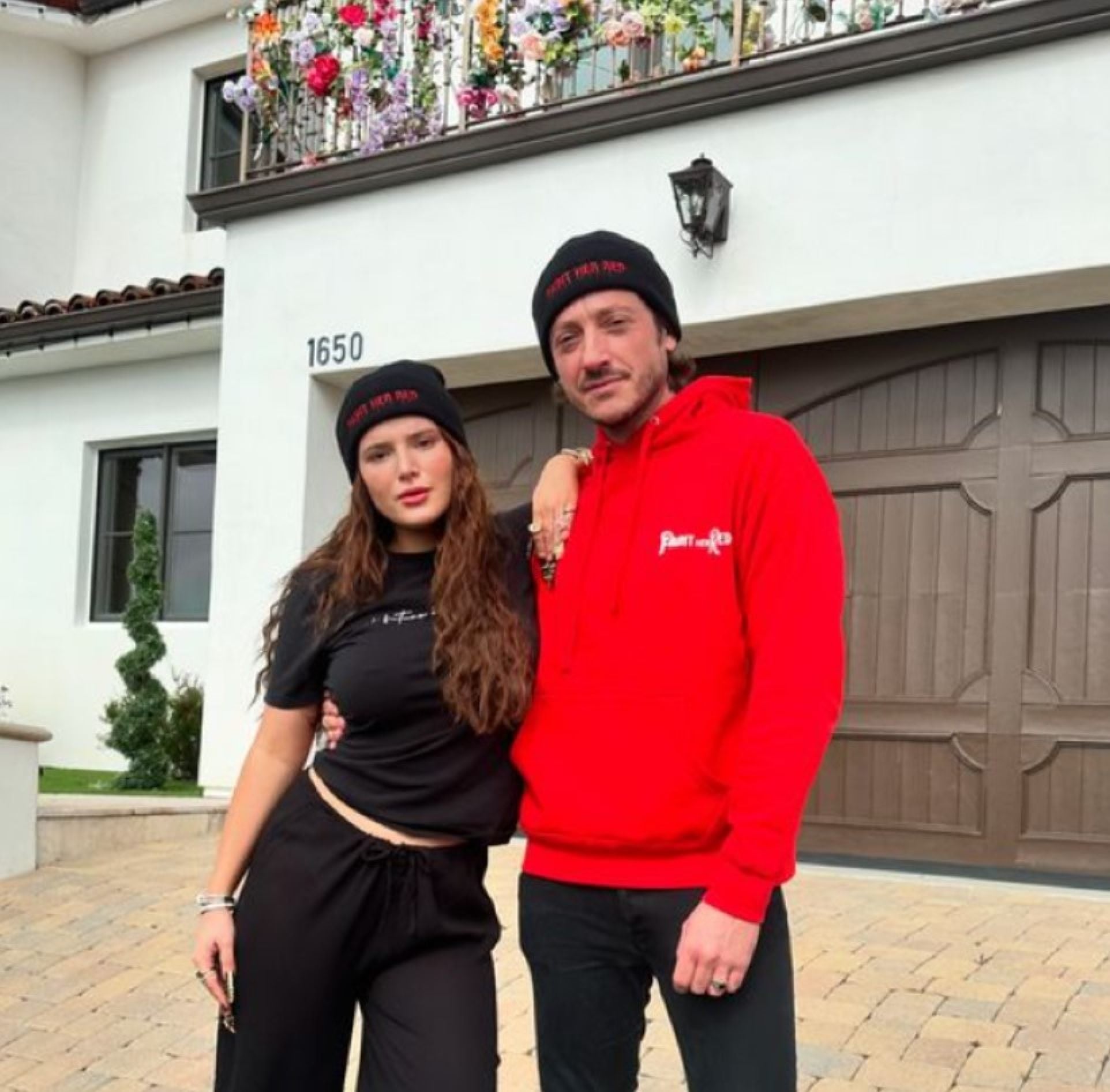 Bella Thorne En Vriendje 2024