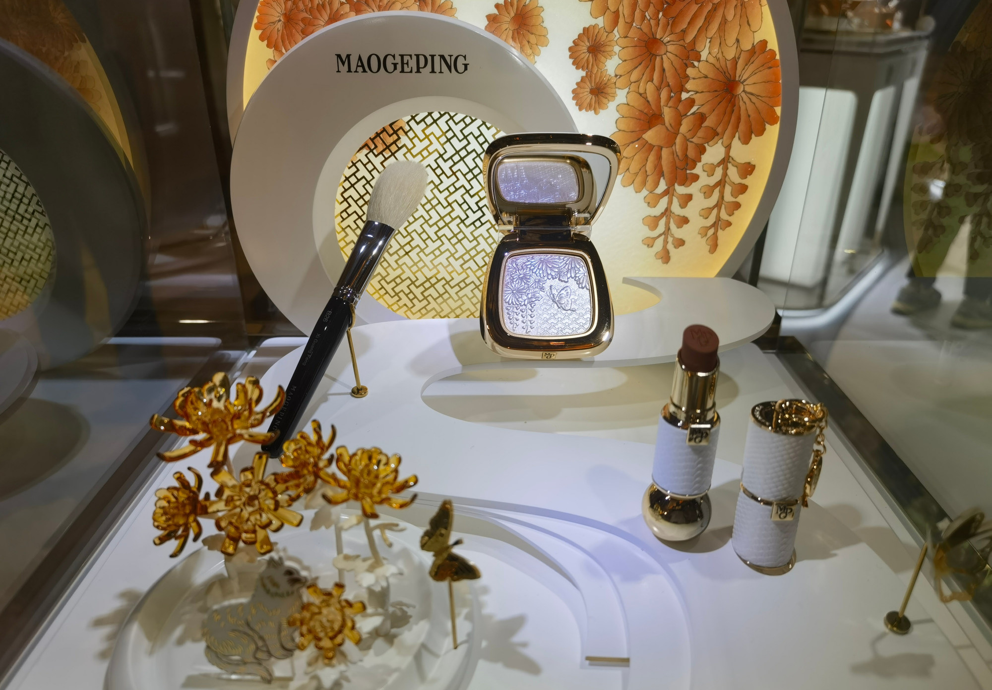 Estée Lauder, L’Oreal suffer as global brands’ lustre fades in China ...