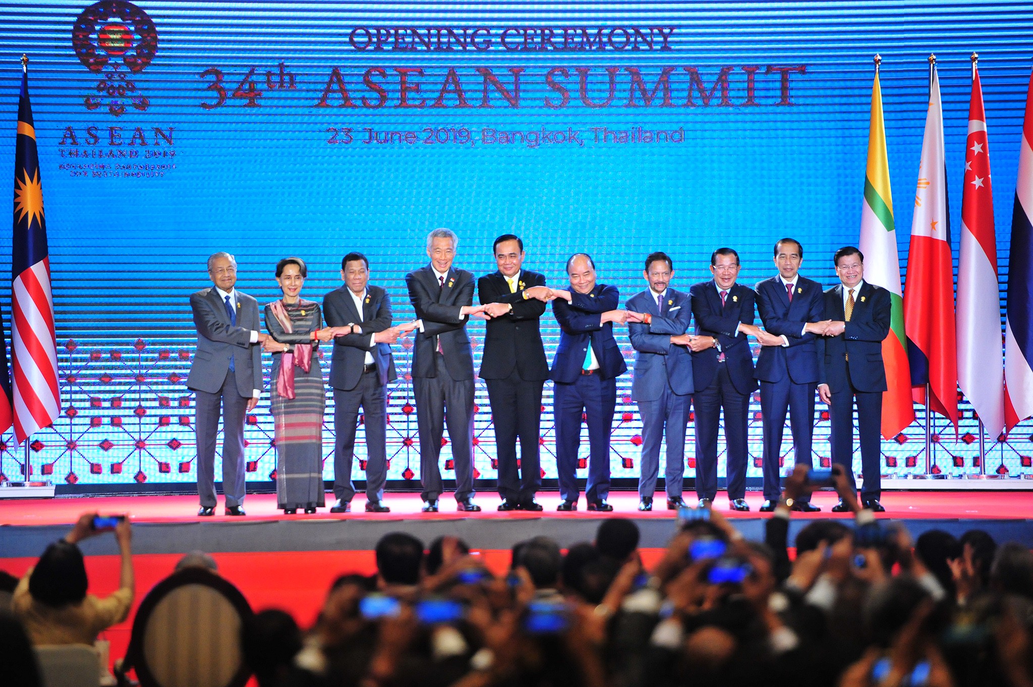 Asean leaders call for restraint in disputed South China Sea, as US ...