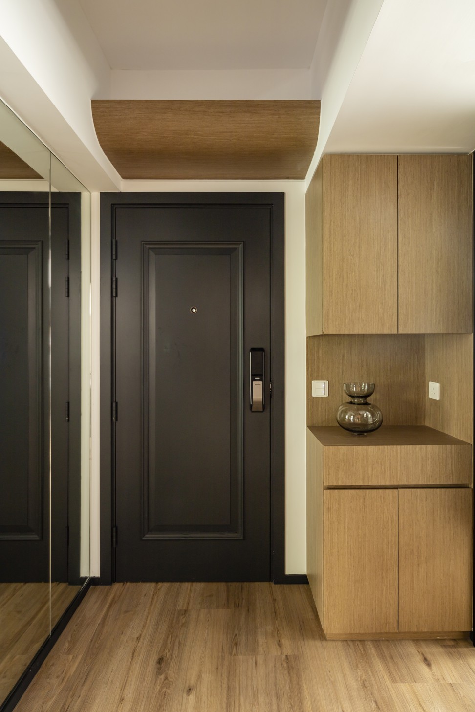 An allergy sufferer’s clean, contemporary Hong Kong home: no cushions ...