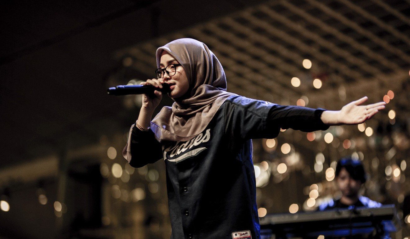 Female Malaysian hip hop artist who raps in a hijab and traditional ...