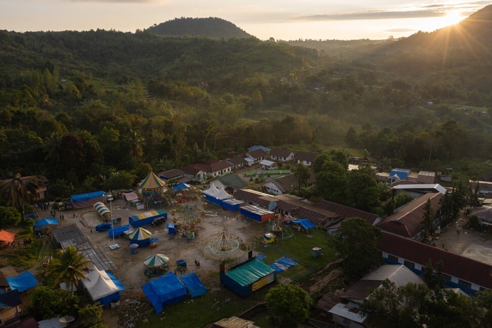 How Indonesia’s hijab-wearing female stunt bike rider is giving the men ...