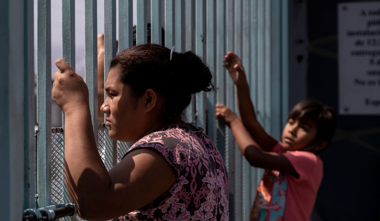 Heartbreaking photo of mother begging Mexican soldier becomes symbol of ...