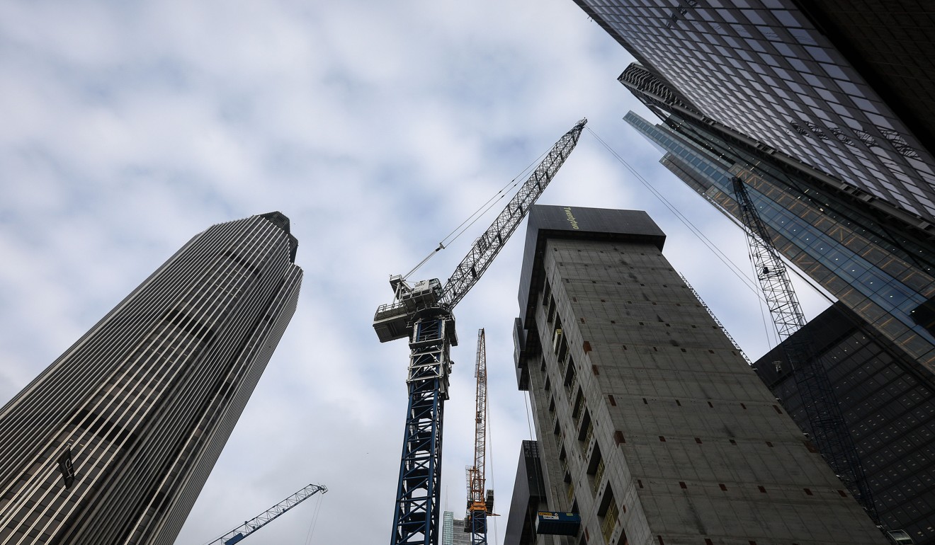 UK builders envision skills shortage when foreign labour takes a hike ...