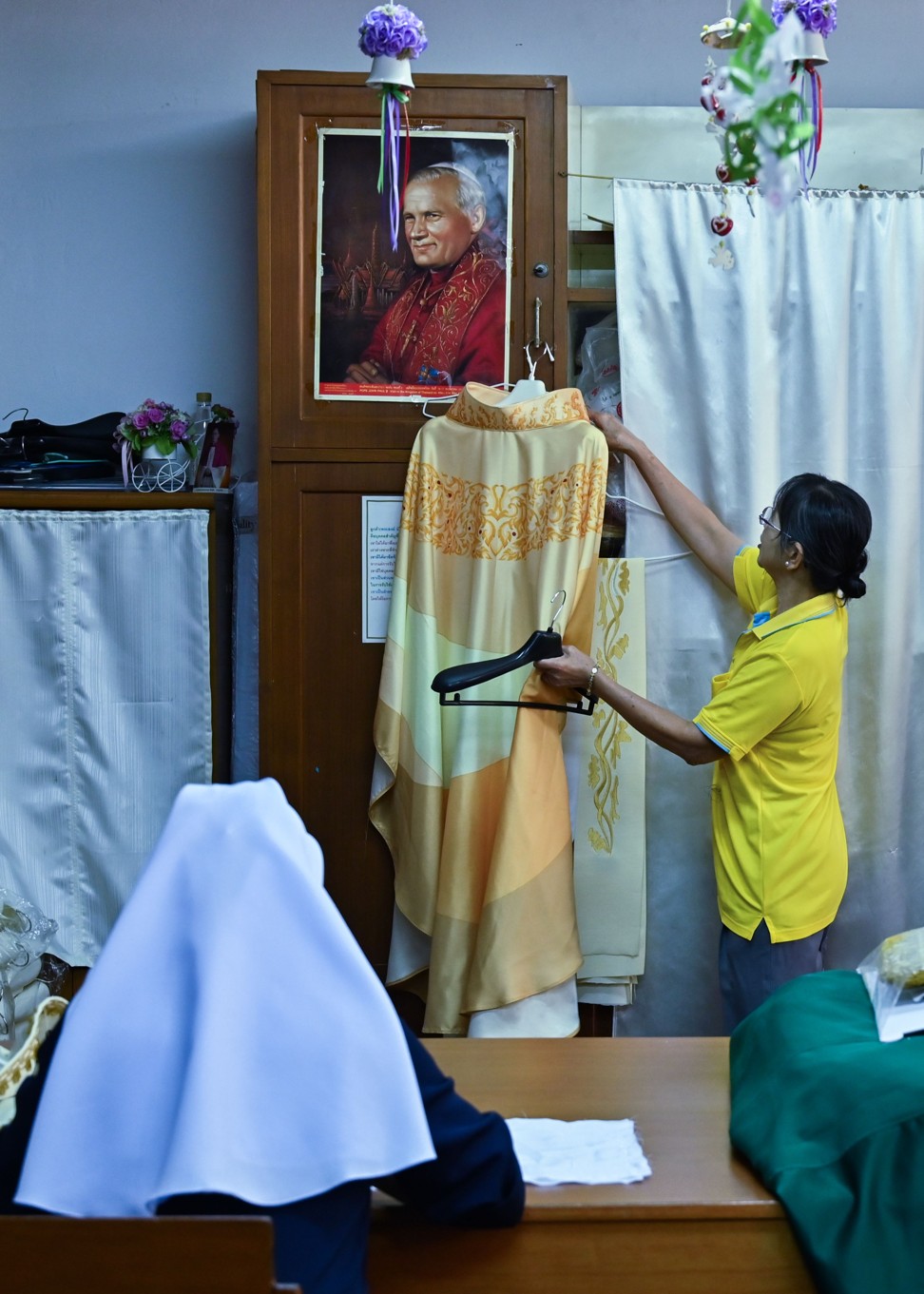 Proud nuns sew 200 silk robes for Pope Francis’ visit to Thailand ...