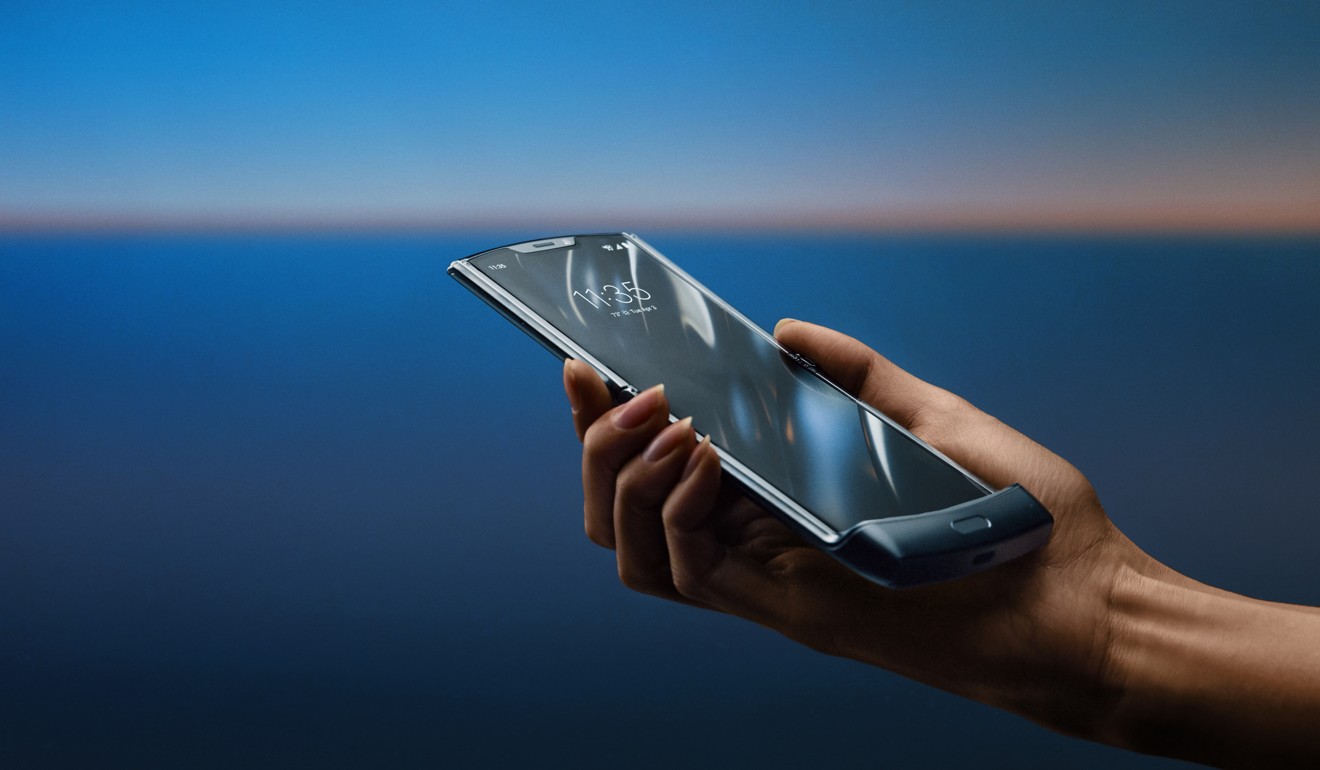 Motorola revives its 2000s flip phone, the Razr, but its price may make ...