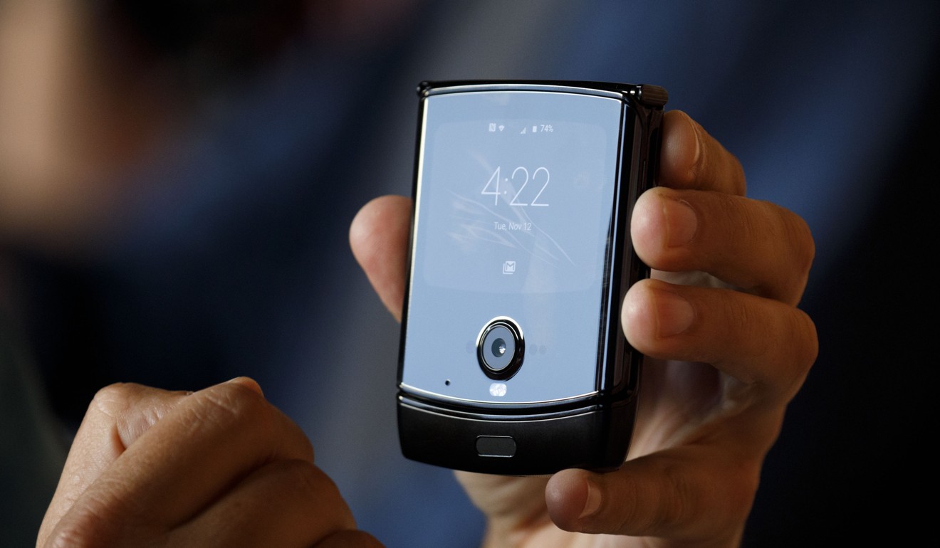 Motorola revives its 2000s flip phone, the Razr, but its price may make ...