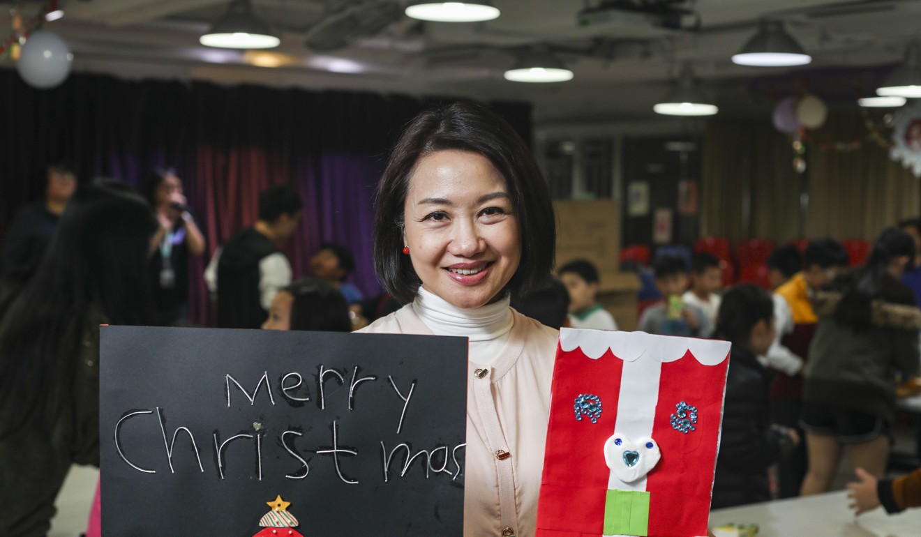 Hong Kong bankers and youngsters pick up their paddles for charitable ...