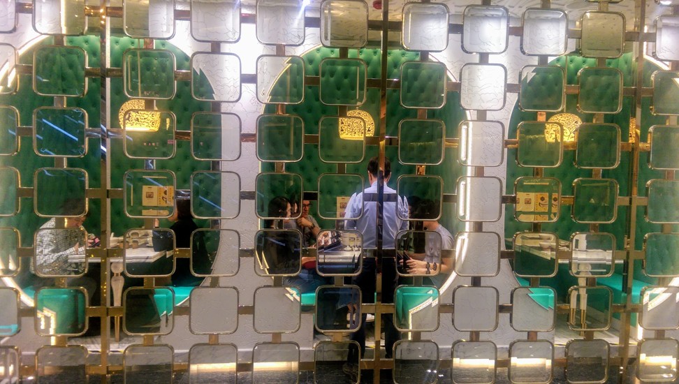 We review Ho Hung Kee, a Hong Kong congee and noodle joint that has ...