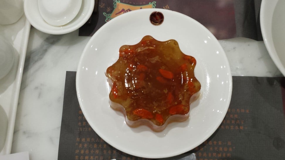 We review Ho Hung Kee, a Hong Kong congee and noodle joint that has ...