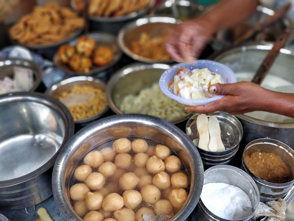 Vegetarian meals in Old Delhi: breakfast, lunch, dinner and late, a ...