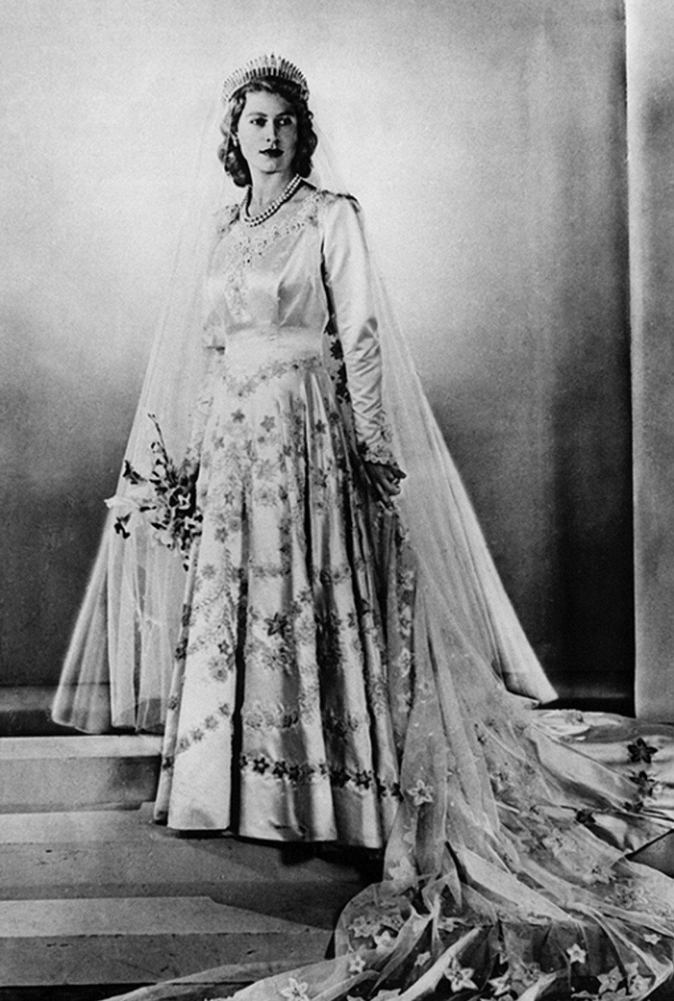 Queen Elizabeth Ii Wedding Dress 1947