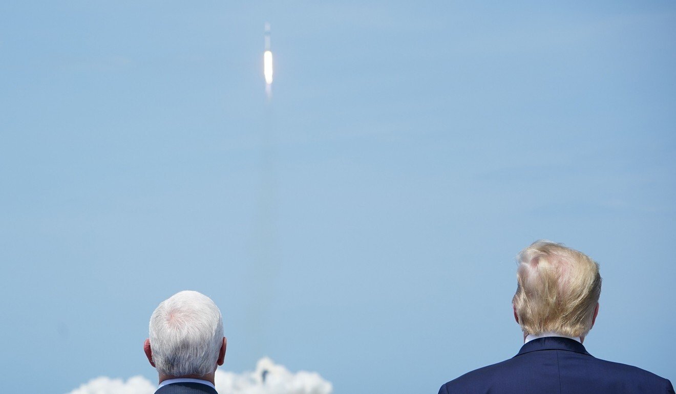 Manned SpaceX capsule successfully docks with International Space ...