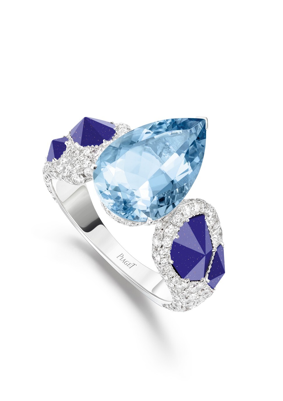 How Queen Elizabeth made waves wearing aquamarine, the treasure of ...