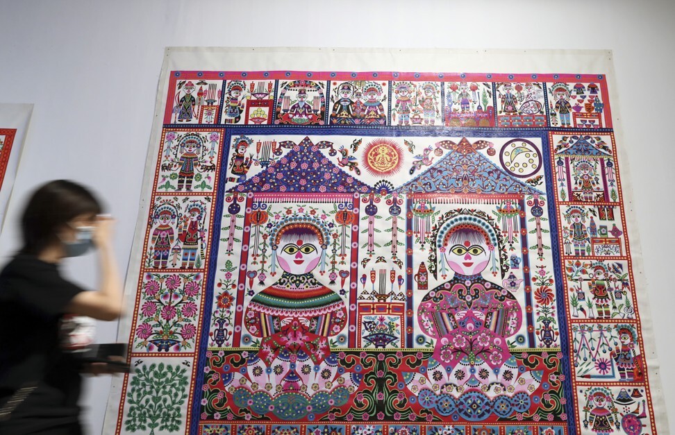 Extraordinary paper art on show in Beijing – clothes, vases, flowers ...