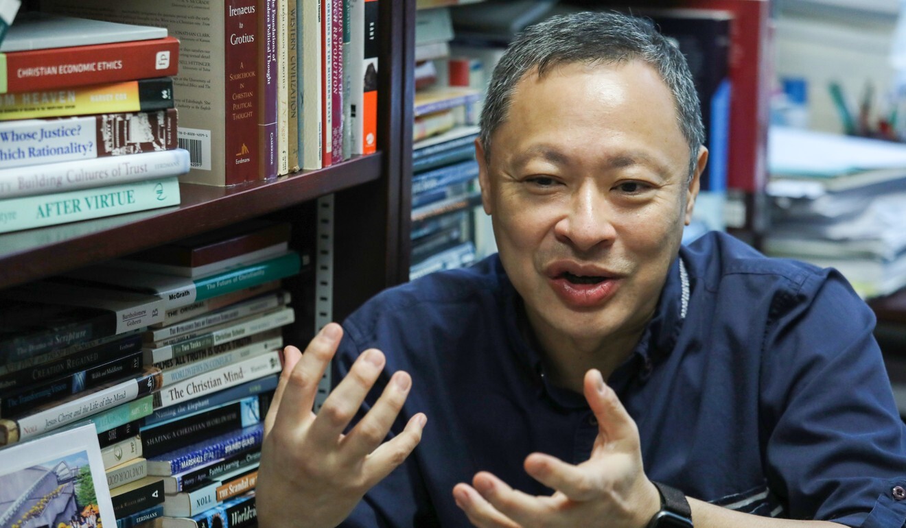 More than 2,500 HKU students, staff and alumni sign petition against ...