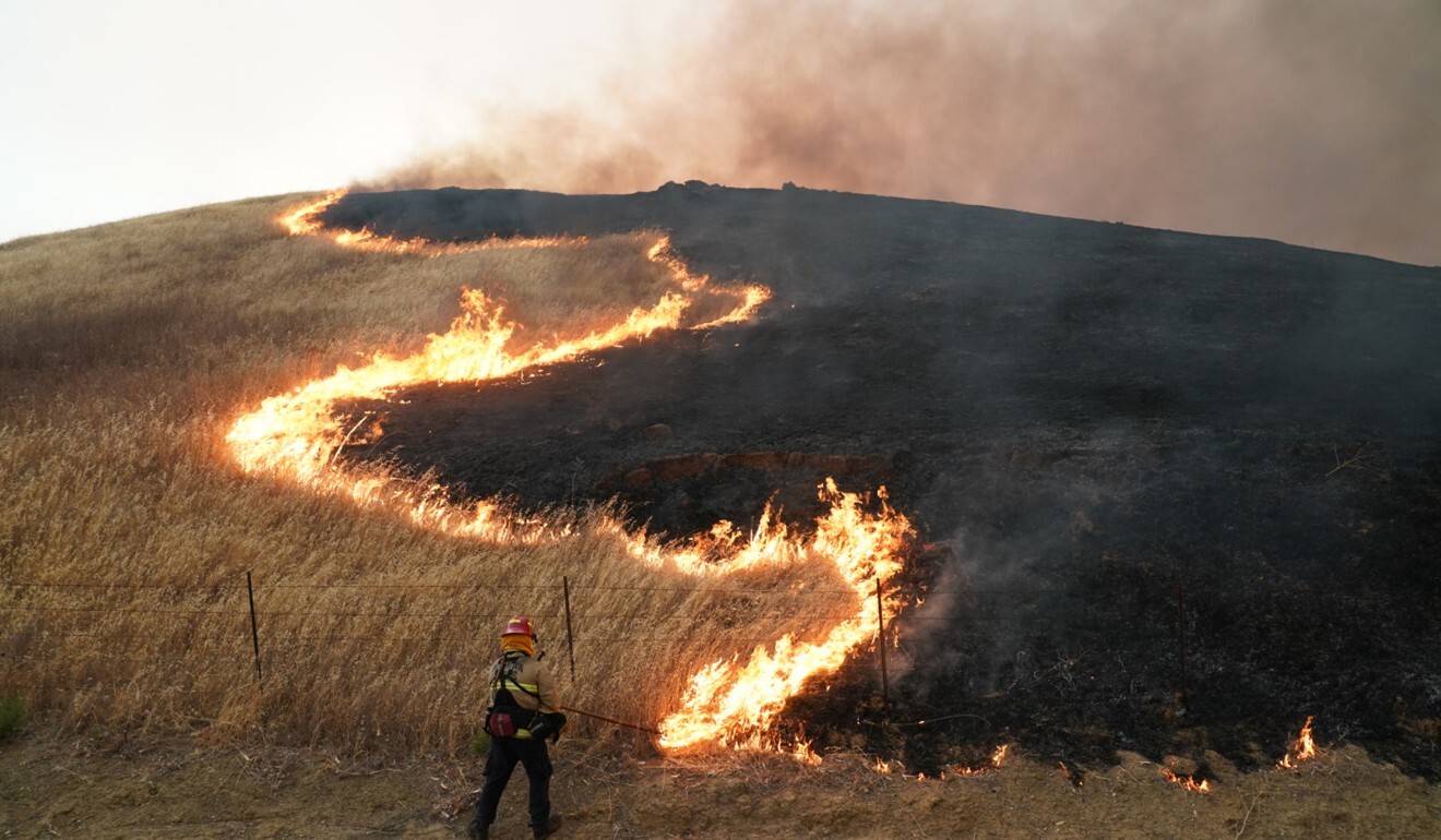 Deadly California wildfires double in size as flames close in on ...